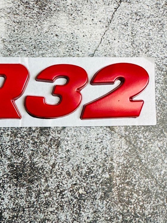 VW R32 Emblem Schriftzug Logo aus Metall NEU in Rotmatt | Acheter sur ...
