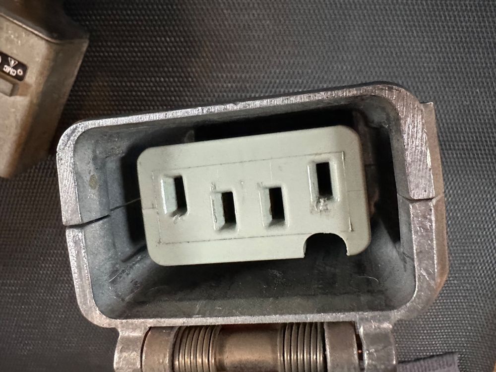 J25/4 Pol Stecker und Kupplung 25A CMC (Gebraucht) in Huttwil für CHF 52 – nur Abholung auf ...