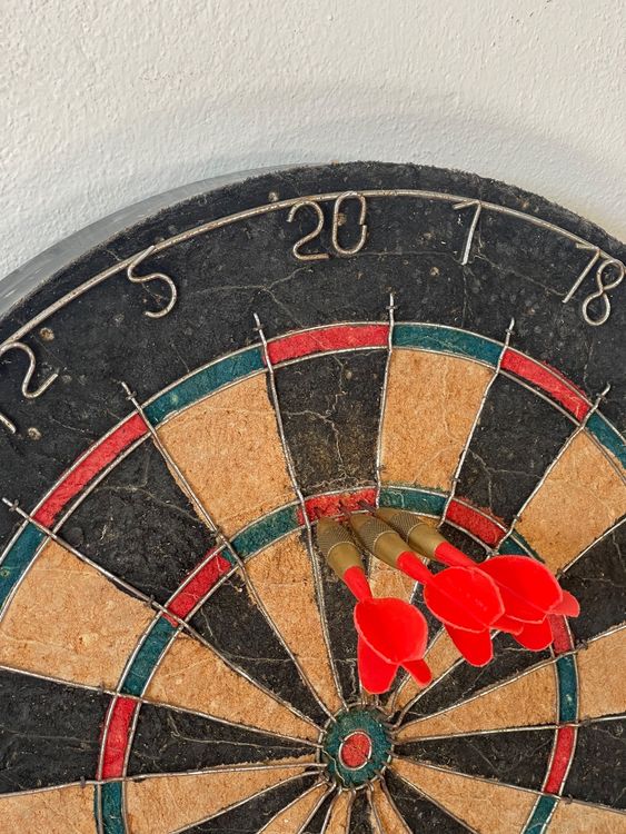 Retro Dartscheibe inkl. Darts (Gebraucht) in Rapperswil SG für CHF 1 ...