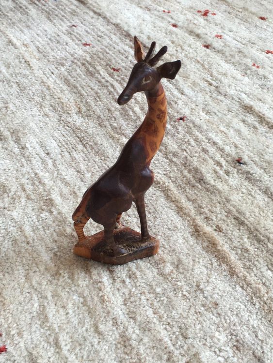 Giraffe geschnitzt aus Holz (Gebraucht) in Zürich für CHF 1 – mit Lieferung auf Ricardo kaufen