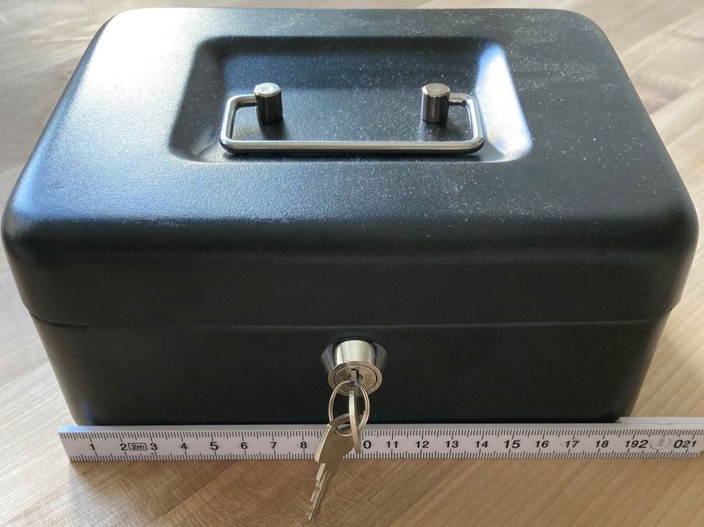 Metall Kasse / Box / Truhe... schliessbar (Gebraucht) in Embrach für CHF 9 – mit Lieferung auf ...