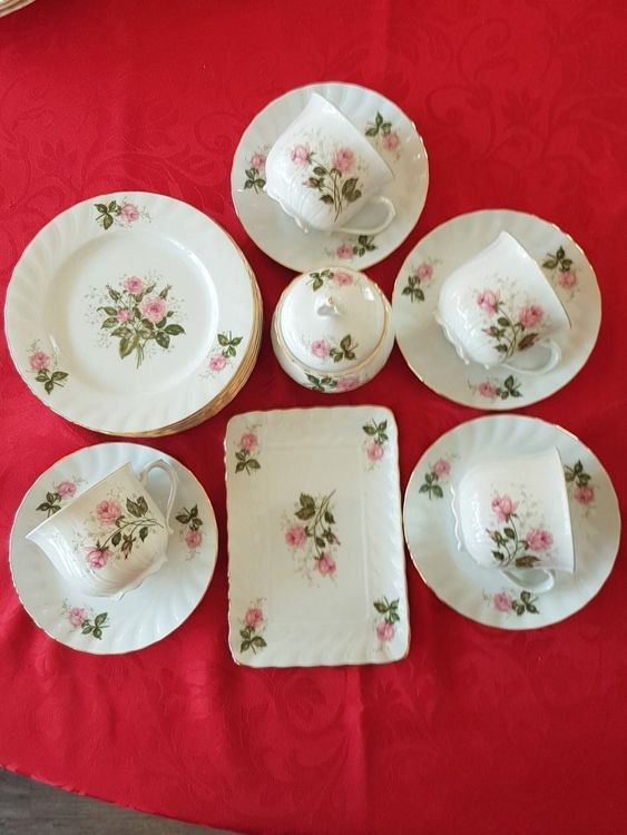 Set mit Rosen Dekor, 17 Teile | Kaufen auf Ricardo