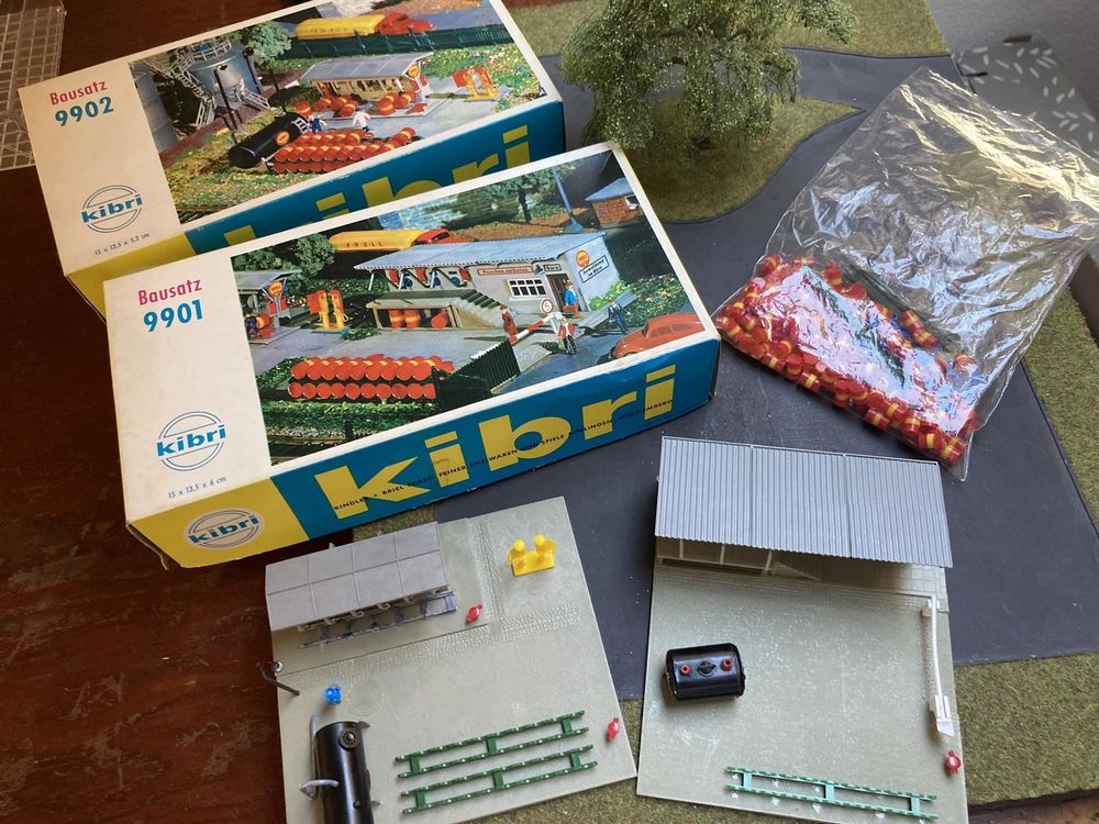 Zwei Tanklager Kibri mit Verpackung (Gebraucht) in Elm für CHF 15 – mit ...
