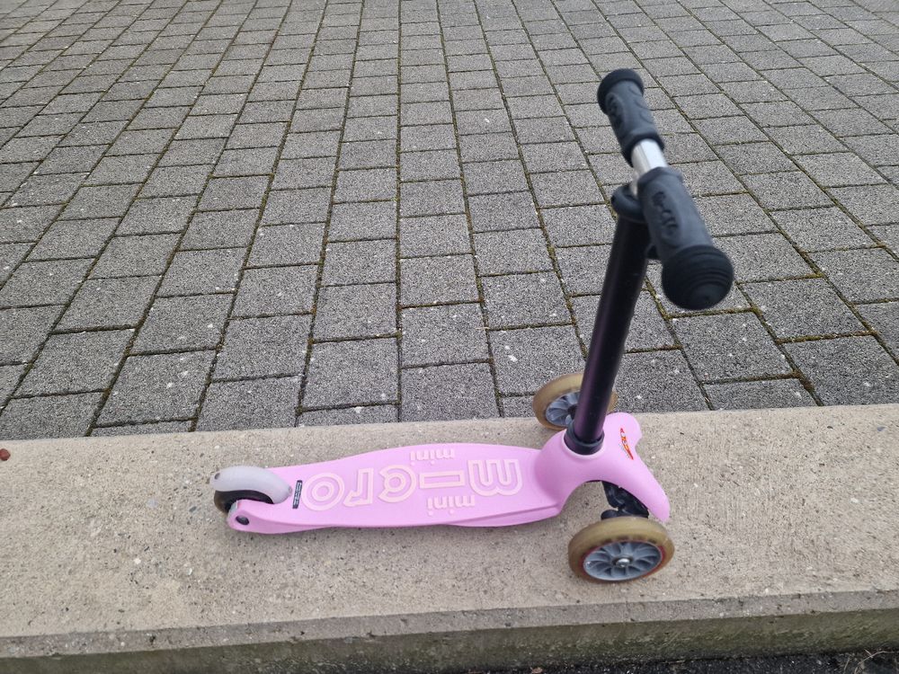 Micro Mini Deluxe Scooter mit Sitz pink (Gebraucht) in Therwil für CHF 70 – mit Lieferung auf ...