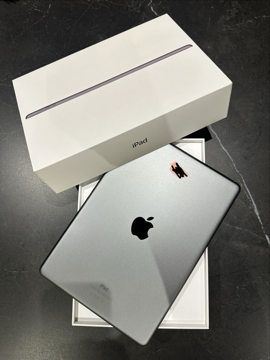 iPad 7. Generation - 32 GB - Space Grau - WiFi (Gebraucht) in St ...