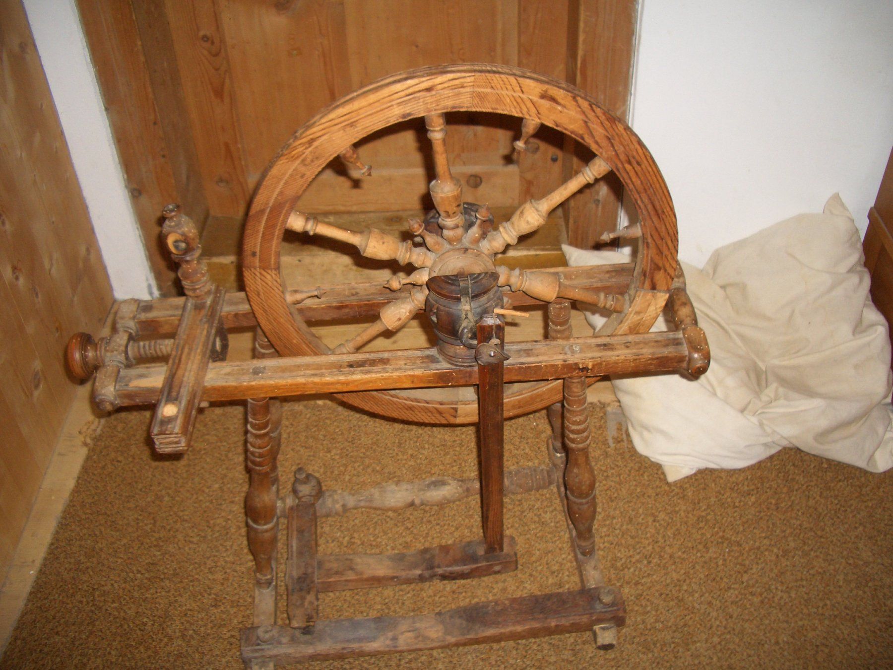 Antikes Spinnrad aus Holz, dekoratives Sammlerstück! (51) (Gebraucht ...