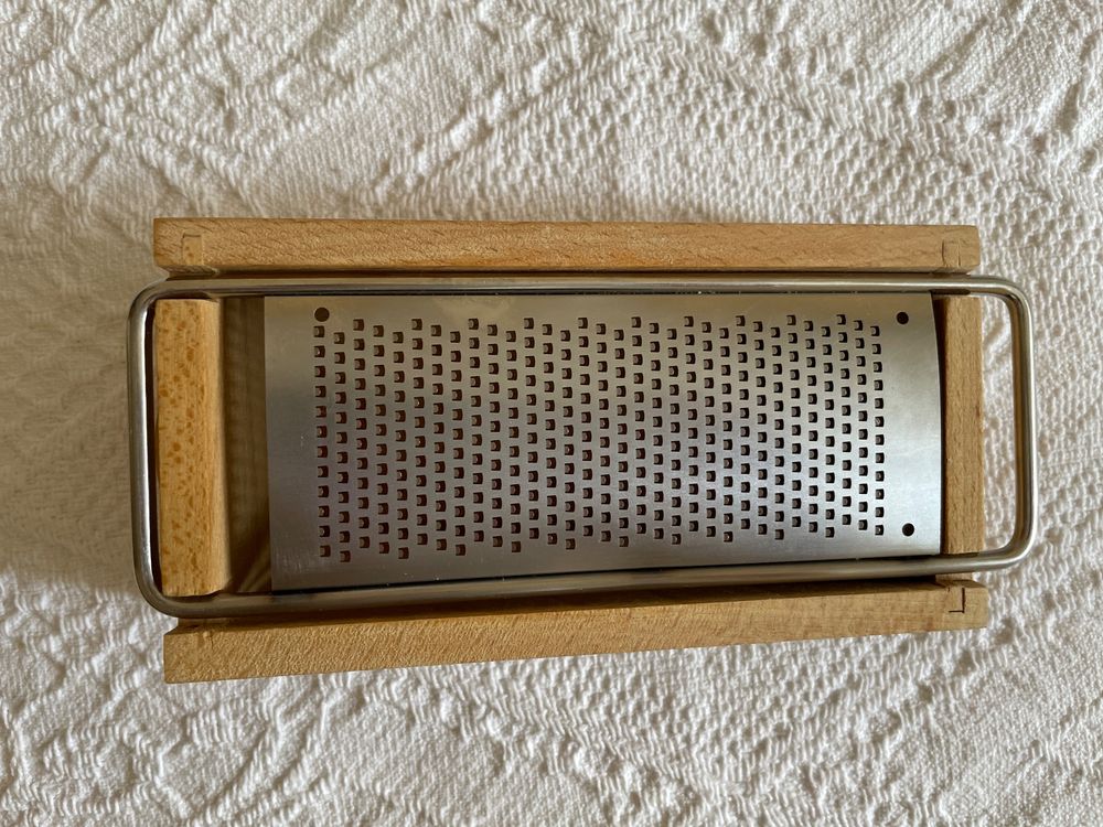 Parmesan Reibe / Käse Reibe / Käsereibe aus Holz | Kaufen auf Ricardo