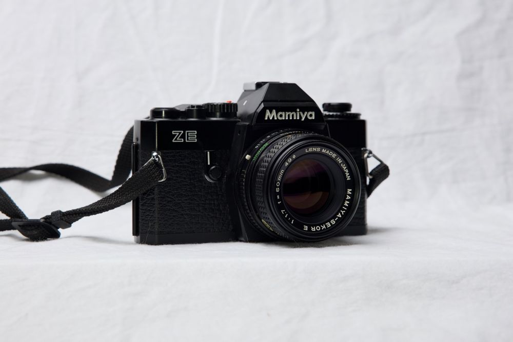 Mamiya ZE mit Sekor E 50mm f/1.7 Objektiv | Kaufen auf Ricardo