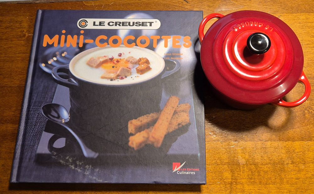 Le Creuset Mini Cocotte Kochbuch und 1 Cocette Topf (Gebraucht) in ...