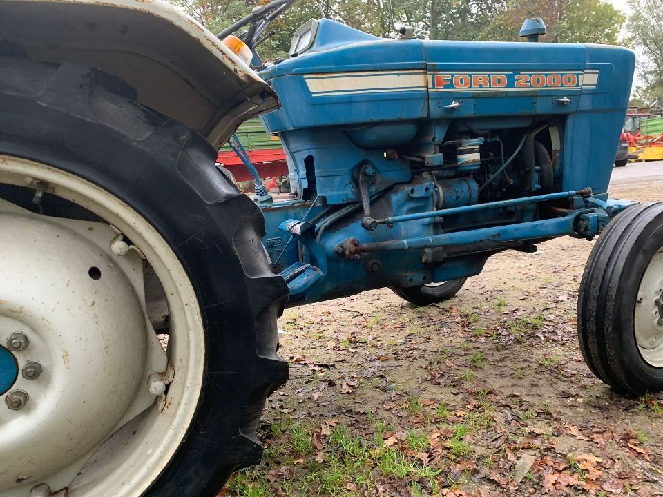 Un tracteur Ford 2000 (Gebraucht) in Russy für CHF 2300 – nur Abholung ...