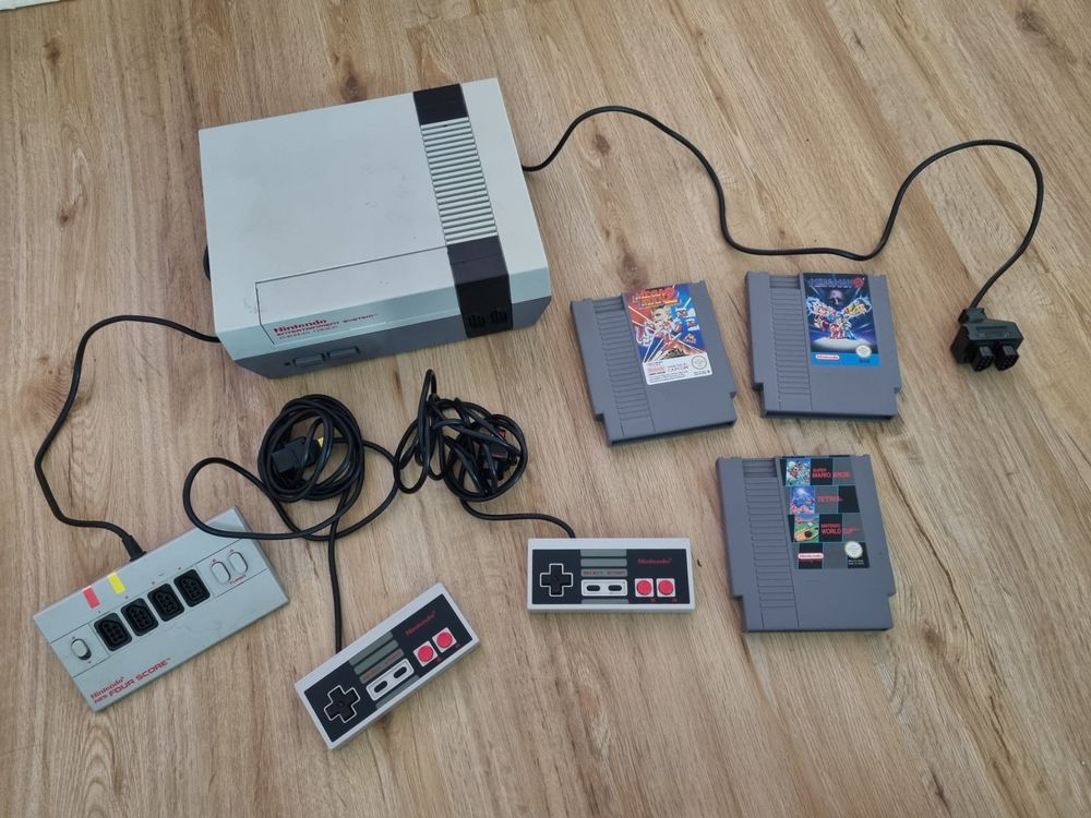 Nintendo Konsole NES, 2 Controller, 3 Games Mega Man Vintage (Gebraucht) in Hefenhofen für CHF ...