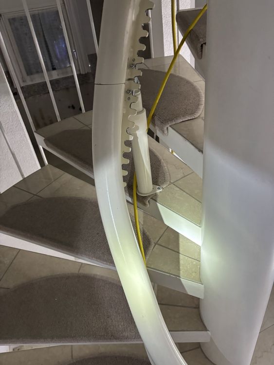 Sitzlift für eine Wendeltreppe zu verkaufen. Die höhe ist… (Gebraucht ...