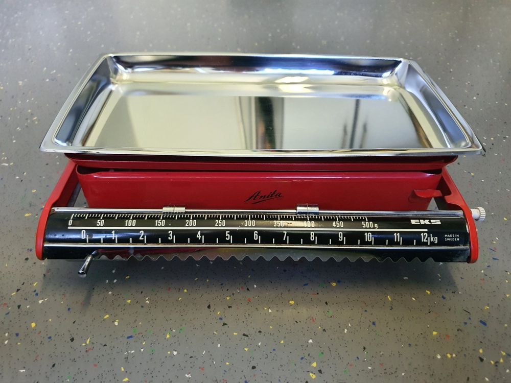 schöne Waage EKS Modell Anita 70er Jahre rot (Gebraucht) in Neerach für ...