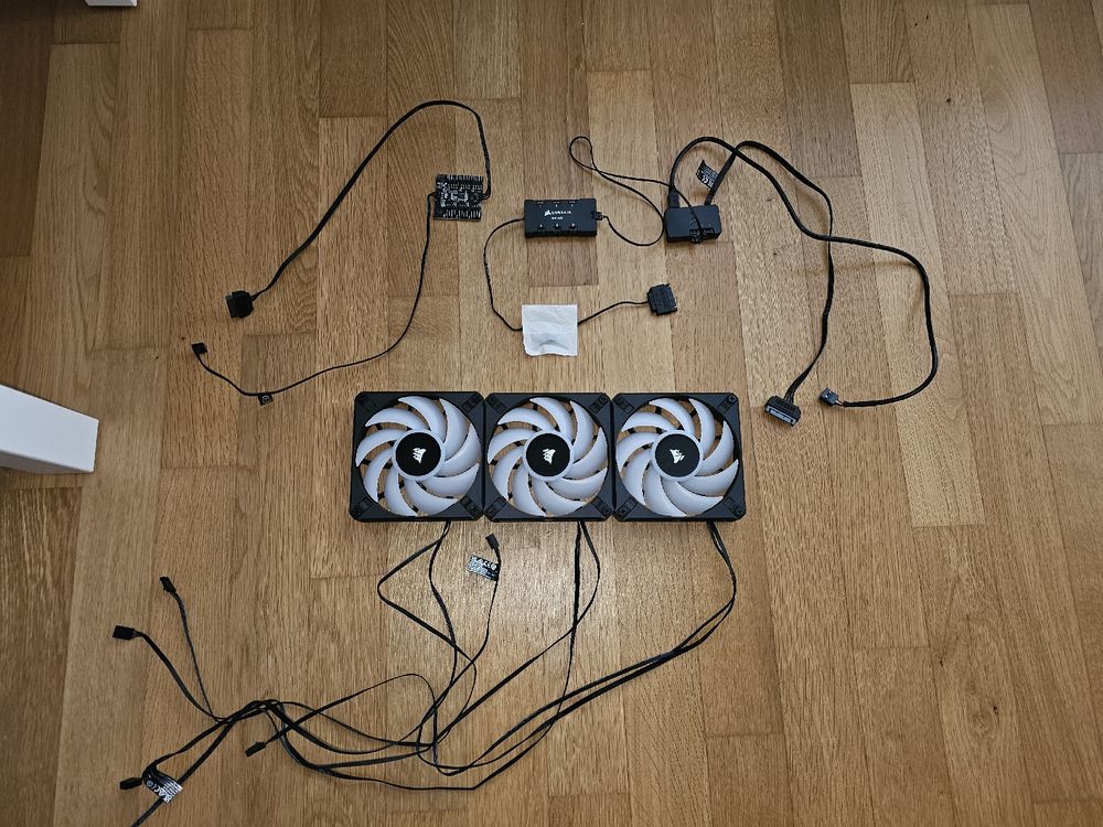 3x 120mm Corsair Lüfter mit Fanhub, RGB Hub & Lightning Node | Kaufen auf Ricardo