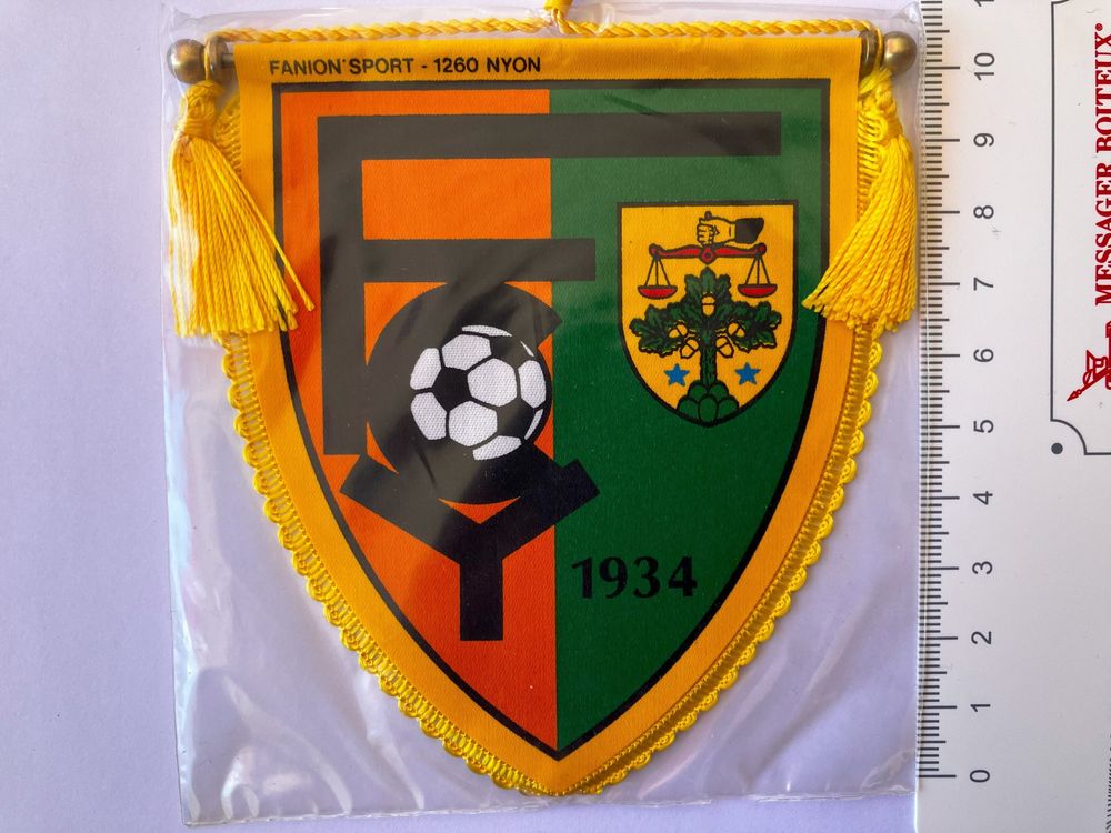 Vintage Fanion/Wimpel FC YVONAND 1934 (Neu und originalverpackt) in Gland für CHF 7 – mit ...