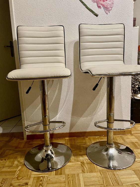 2 Weisse Barhocker Kunstleder Chrom Gestell höhenverstellbar (Gebraucht ...