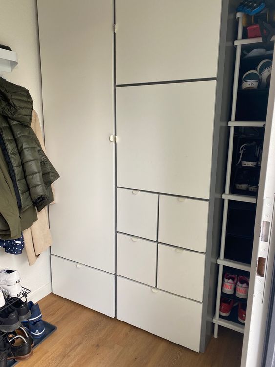 IKEA VISTHUS Kleiderschrank grau/weiss | Kaufen auf Ricardo