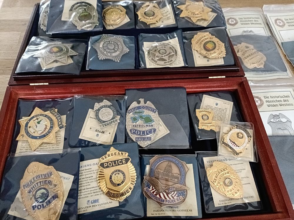 Polizeiabzeichen Sammlung (Neu (gemäss Beschreibung)) in Auenstein für CHF 100 – mit Lieferung ...