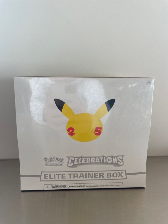 Celebrations Elite Trainer Box / Pikachu OVP ENGL. (Neu und ...
