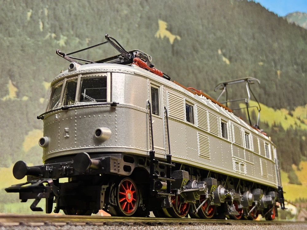 Märklin 3667 _ 2 er Lokomotiven Set _ BR118 _ E18 _ digital (Gebraucht) in Rüti ZH für CHF 353. ...