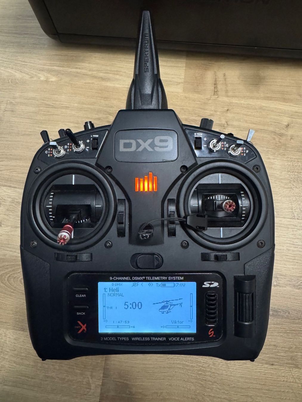 Spektrum DX9 Sender inkl. Ladegerät – voll funktionsfähig (Neu (gemäss ...