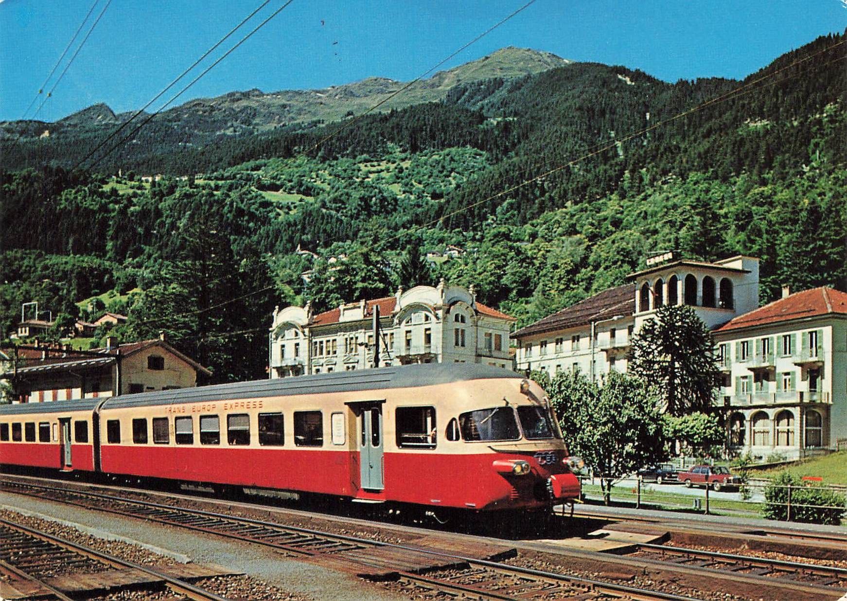Faido (TI) der Trans Europ Express im Bahnhof Leventina (Usato) a ...