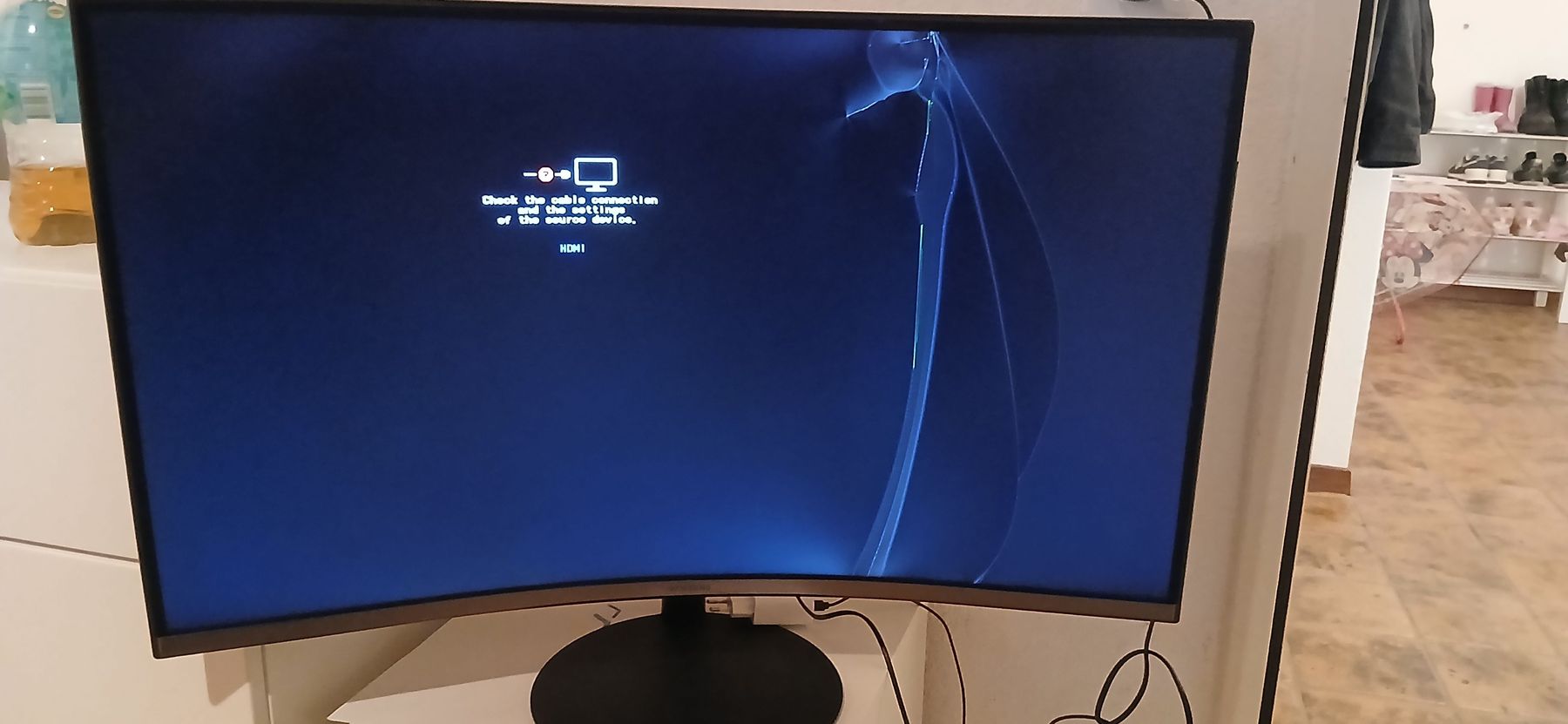 Samsung Curved Monitor - Damaged Screen - For Parts Only (Defekt) in ...