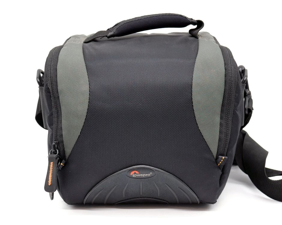Lowepro Apex 140 AW All weather universelle Kameratasche (Gebraucht) in Wäldi für CHF 15 – mit ...