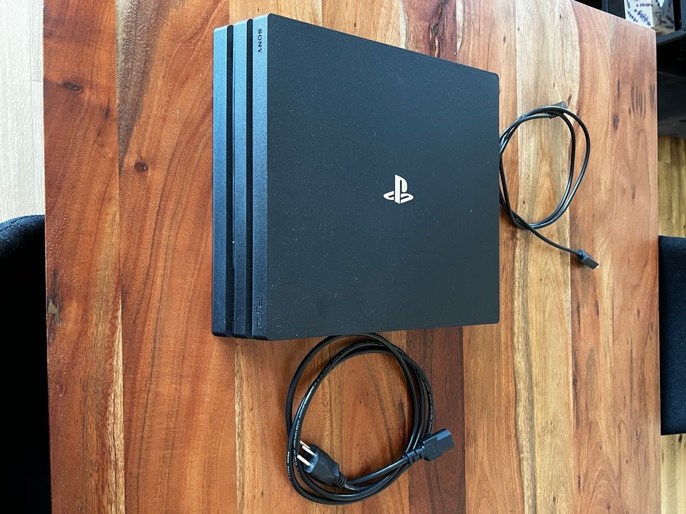 Sony Playstation 4 Pro / PS4 Pro (Gebraucht) in für CHF 180 – mit ...