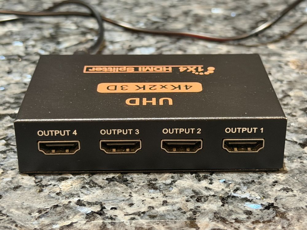 4-fach HDMI 4K Adapter Splitter (Gebraucht) in Jenaz für CHF 7 – mit ...