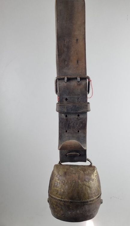 Alte Treichel an einem Lederband Maul 15 cm (Gebraucht) in Flums für ...