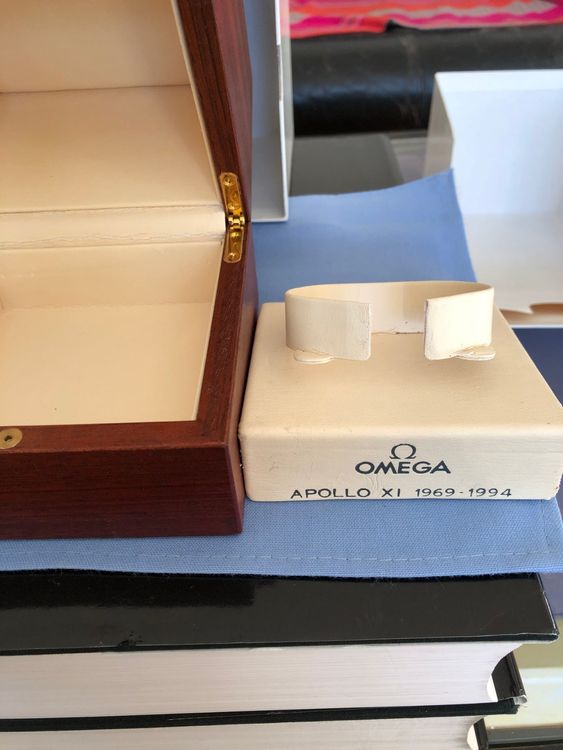 OMEGA SPEEDMASTER UHREN-BOX APOLLO XI 1969-1994 (Gebraucht) in Biel ...
