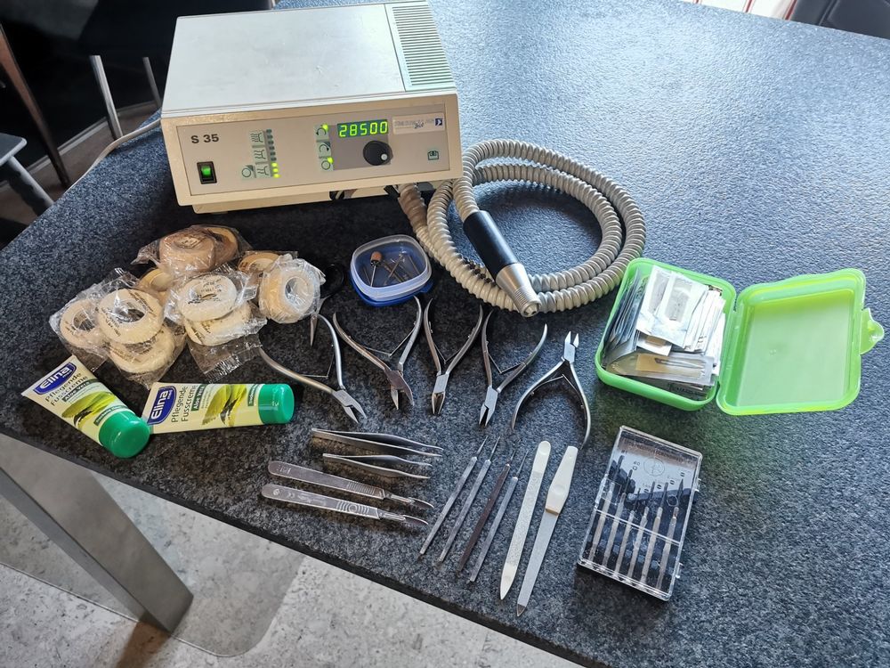 CH Fusspflege Gerät PEDITECH Greco S35 mit viel Zubehör (Gebraucht) in ...