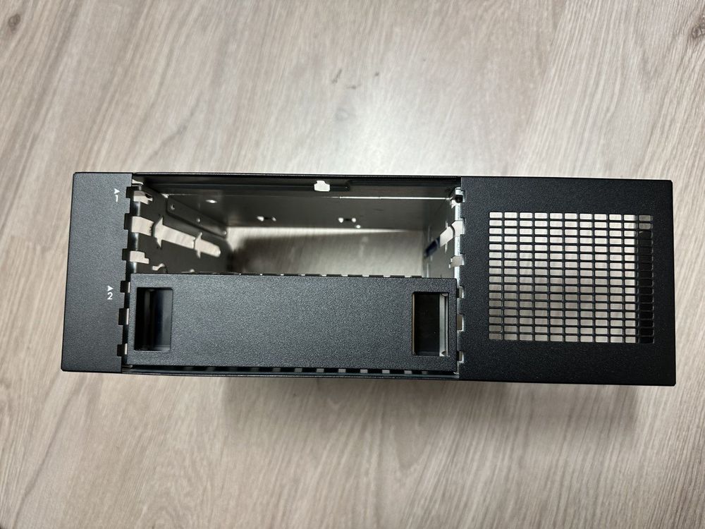 HP ML350 G9 LFF Media Cage Kit, PN:726545-B21, SP:768951-001 (Gebraucht ...