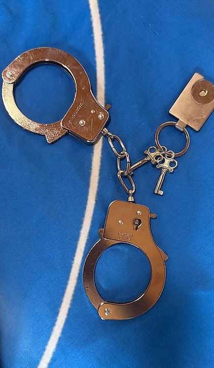 Metal Cuffs (Gebraucht) in Ostermundigen für CHF 18.5 – mit Lieferung ...