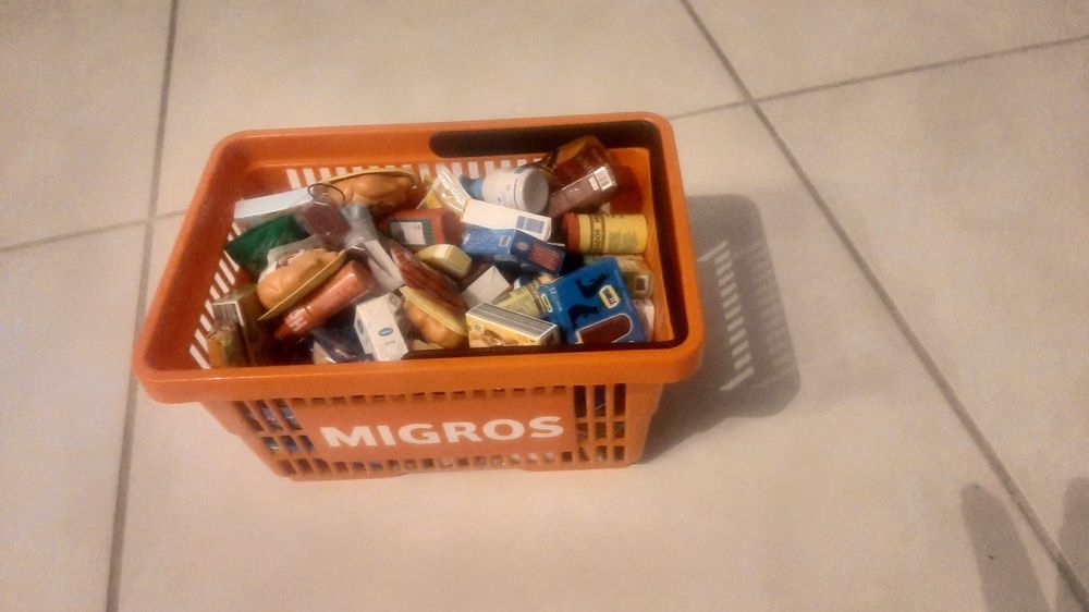 K..108) Mini Produkte / Migros Mini Mania Migros Körbli (Gebraucht) in ...