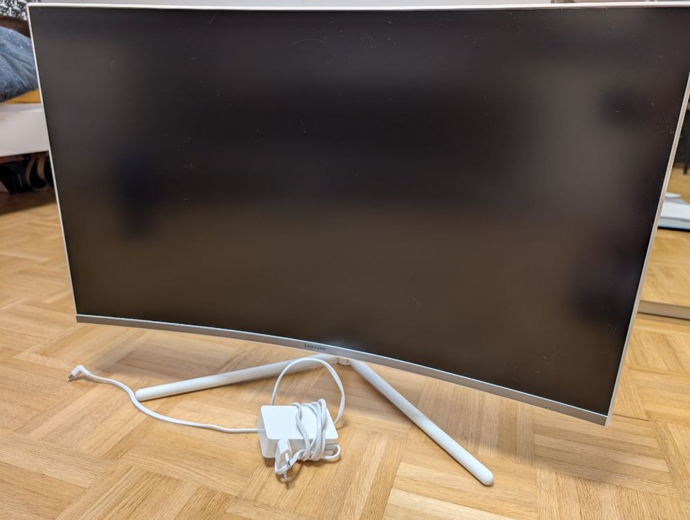 Curved UHD Samsung Monitor (Gebraucht) in Goldach für CHF 105 – mit ...