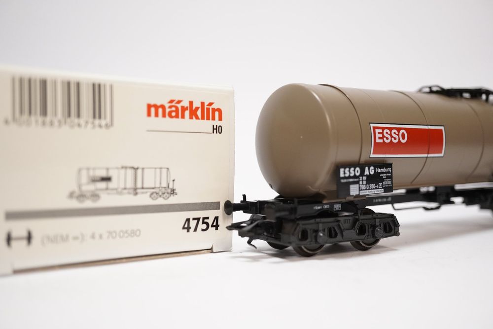 8∂ Märklin 4754 DB Kesselwagen Esso (Gebraucht) in für CHF 30 – mit ...