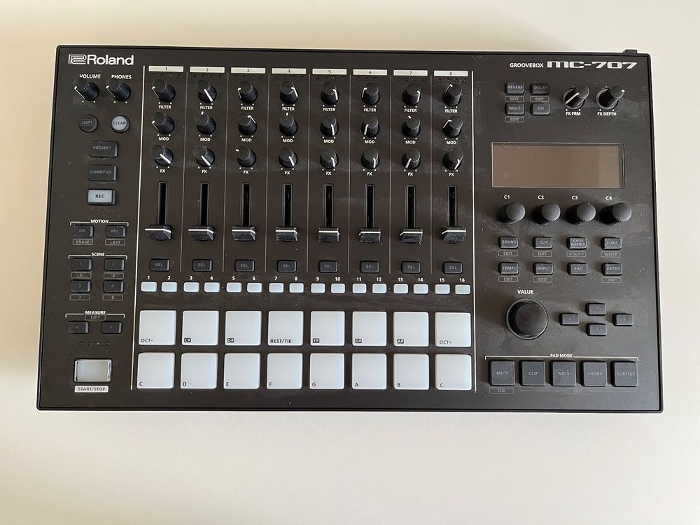 Roland Groovebox MC-707 (Gebraucht) in Zürich für CHF 483 – mit ...