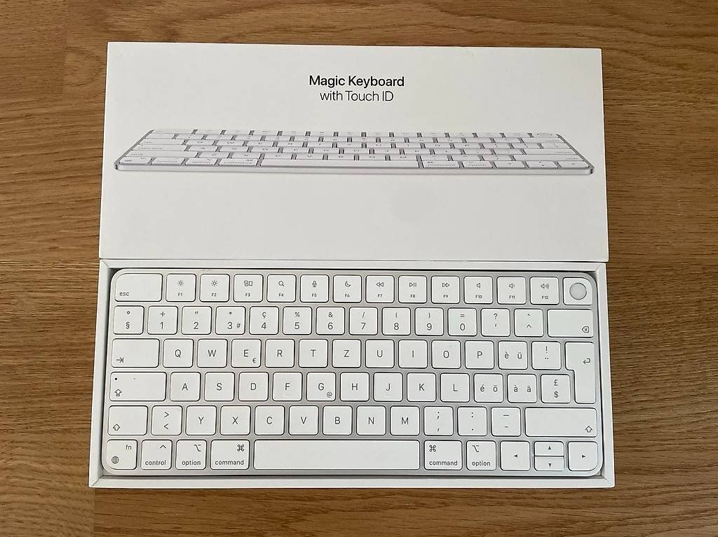 Apple Magic Keyboard mit Touch ID - Lightning version (Gebraucht) in St ...