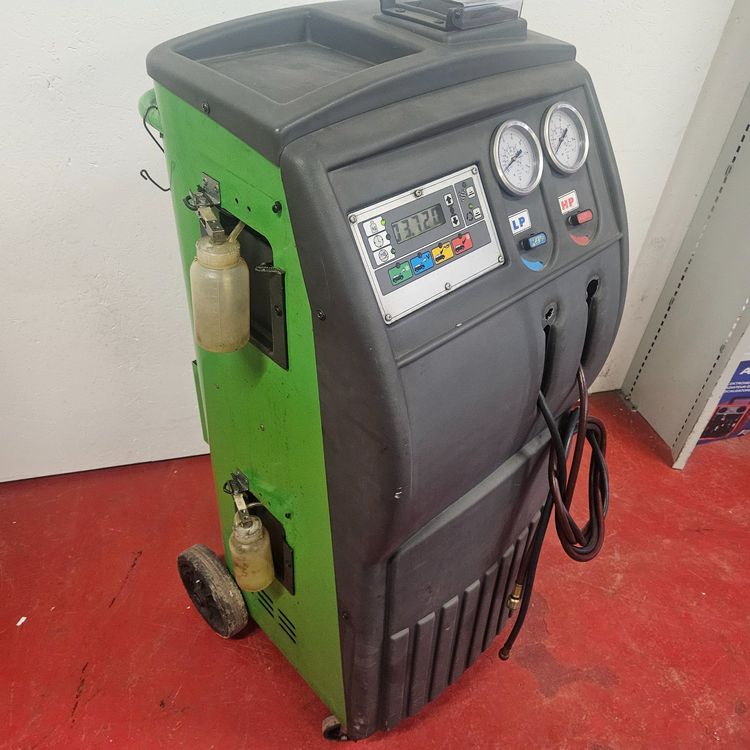 Silver Systems Klimaservicegerät - R134a (Gebraucht) in Niederdorf für CHF 499 – nur Abholung ...