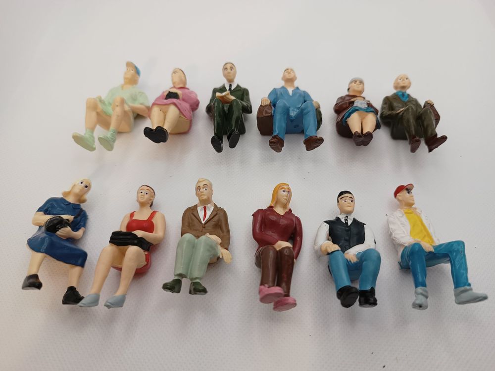 12 Stk Sitzende Figuren (1.25 LGB usw.) (Neu (gemäss Beschreibung)) in ...