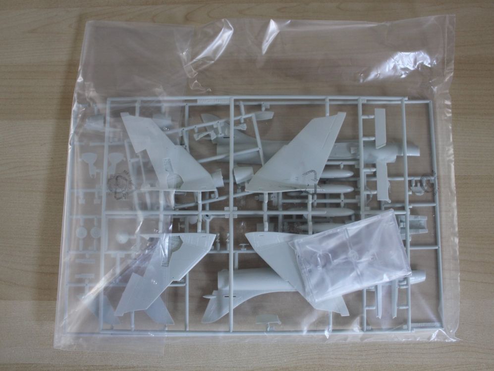 Set 1:72 - Hawker Hunter plus Decals Hunter Swiss AF (Neu und originalverpackt) in Koppigen für ...