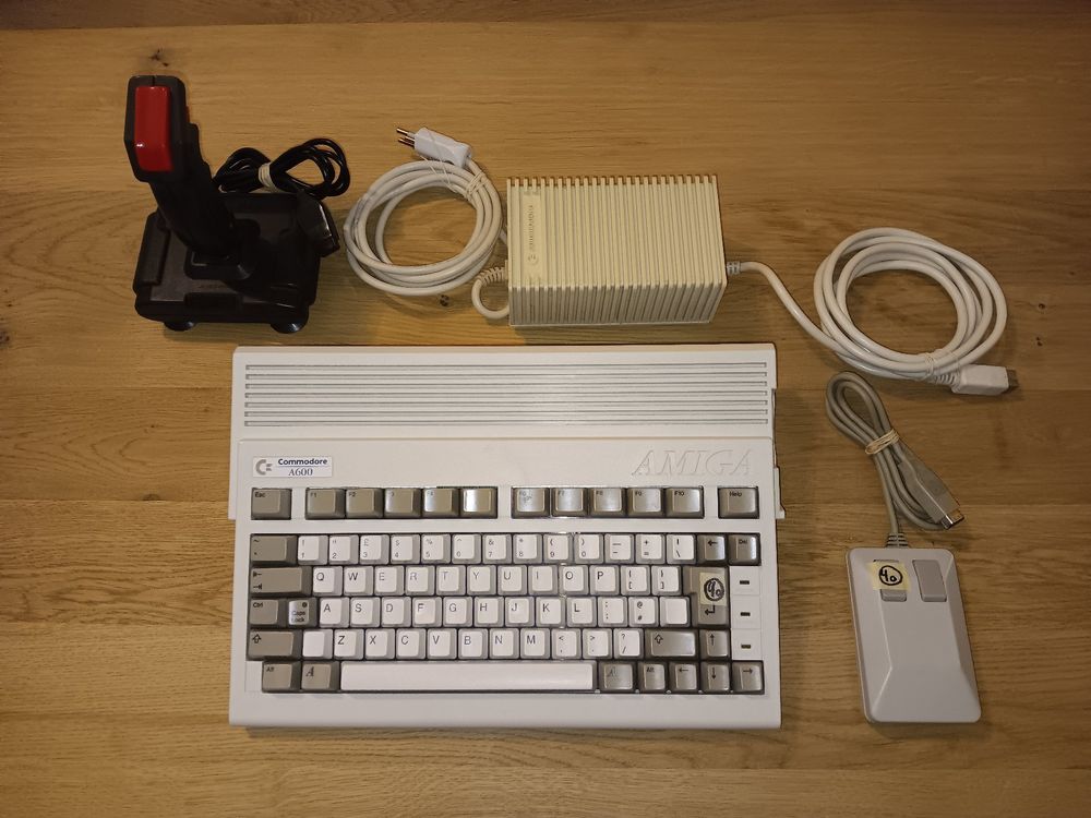 Amiga 600 Superbundle (Gebraucht) in Beringen für CHF 429 – mit Lieferung auf Ricardo kaufen