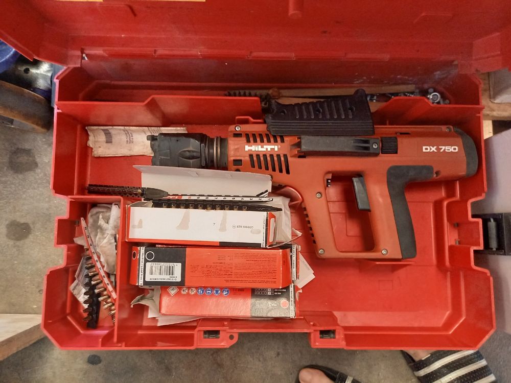 Hilti Bolzenschiessgerät DX 750 | Kaufen auf Ricardo