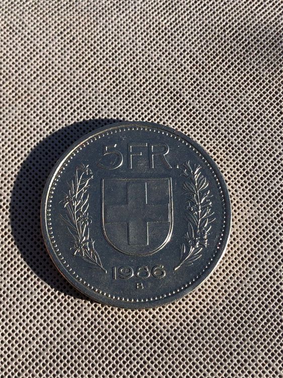 5 Fr. 1986 mit vertiefter Randschrift (Gebraucht) in Schötz für CHF 7.5 – mit Lieferung auf ...