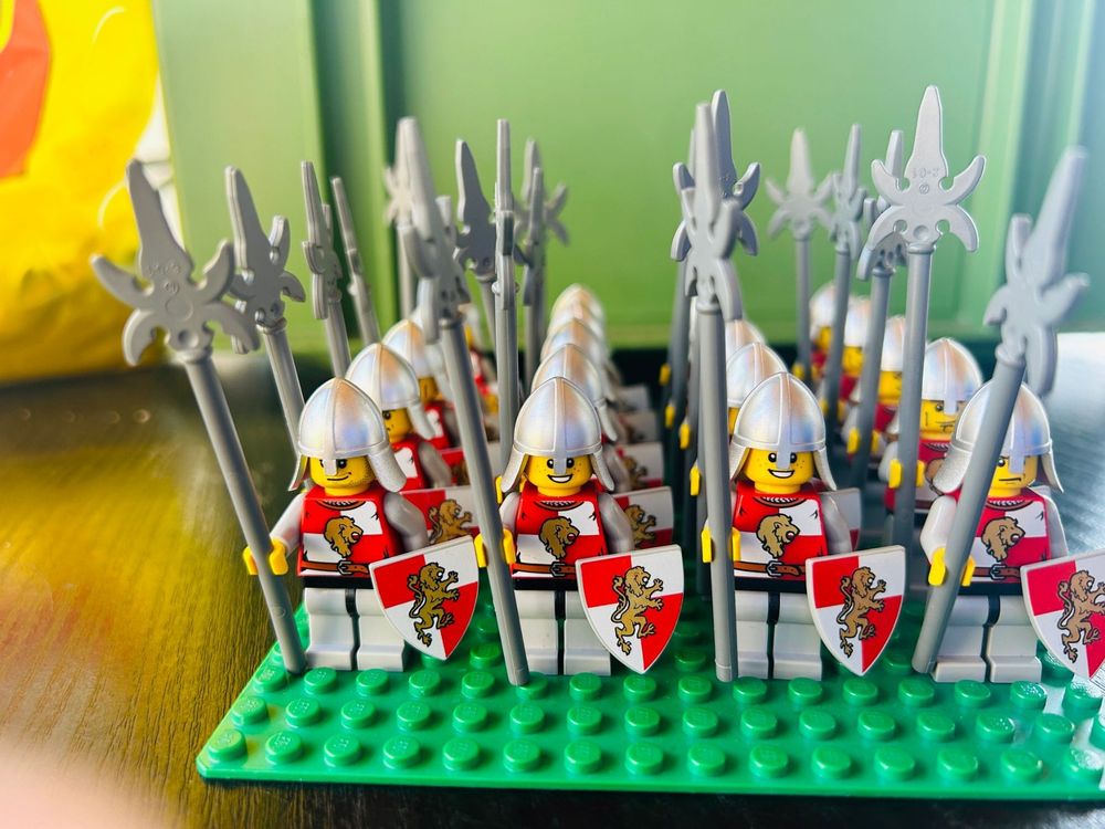 20 guards golden Lion red white shield with hellebards (Neu (gemäss ...