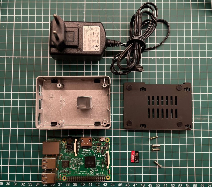 Raspberry Pi 3 Model B mit FLIRC case / Netzteil / 16GB SD | Kaufen auf Ricardo