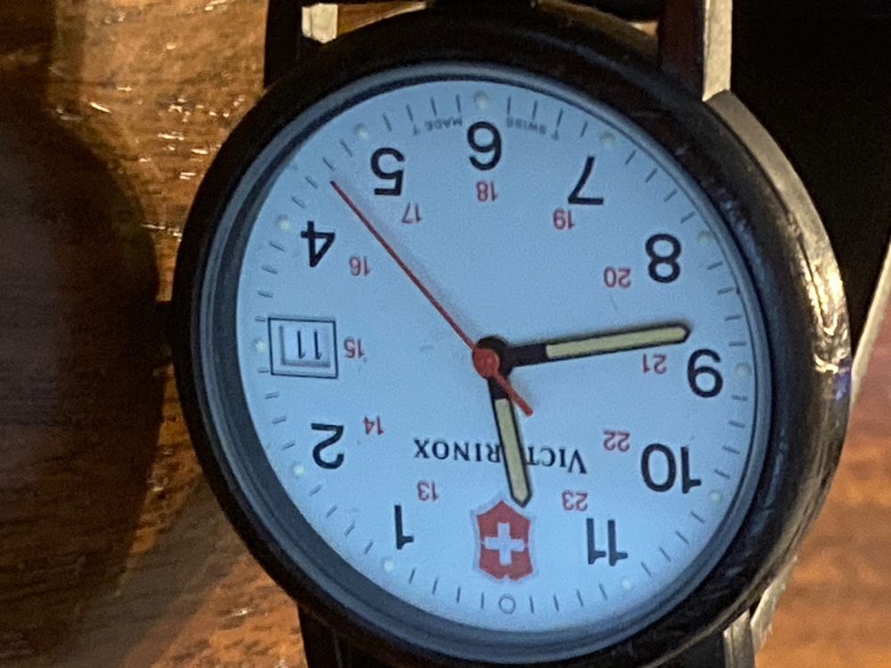 VICTORINOX Uhr .Neue Batterien 36mm und neu box tisot (Gebraucht) in ...