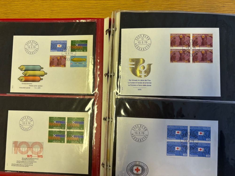 Album mit 144 FDC aus den 70er Jahren viele mit 4er Blöcken (Gebraucht) in Murgenthal für CHF 10 ...